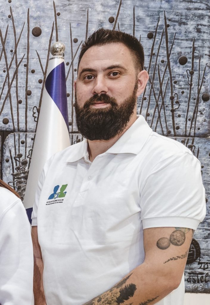 About Ach Gadol - אח גדול